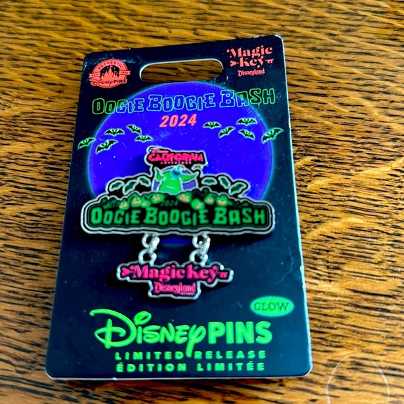 Disney | Accessories | Disneys 224 Oogie Boogie Bash Magic Key Pin ...